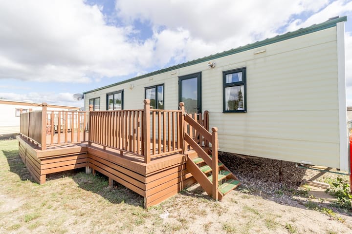 Great Dog Friendly Caravan For Hire At North Denes In Suffolk Ref 40068nd - Lowestoft
