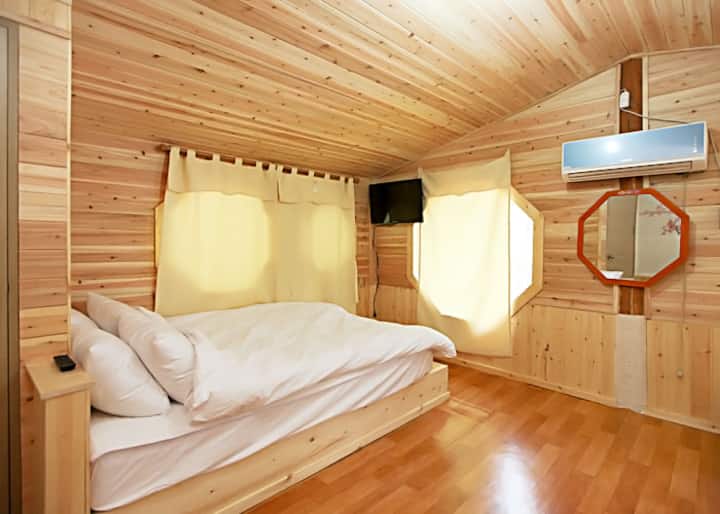 Suri-bong Vacation Rentals & Homes - Danyang-gun, South Korea | Airbnb