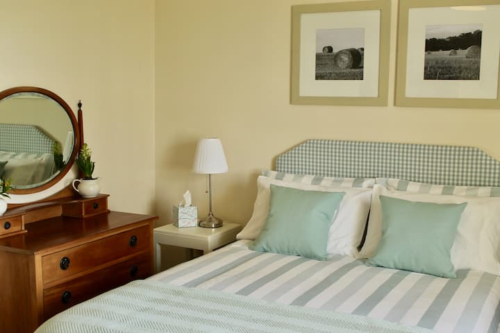 The Byre - Budget Room - Dumbain Farm - Drymen