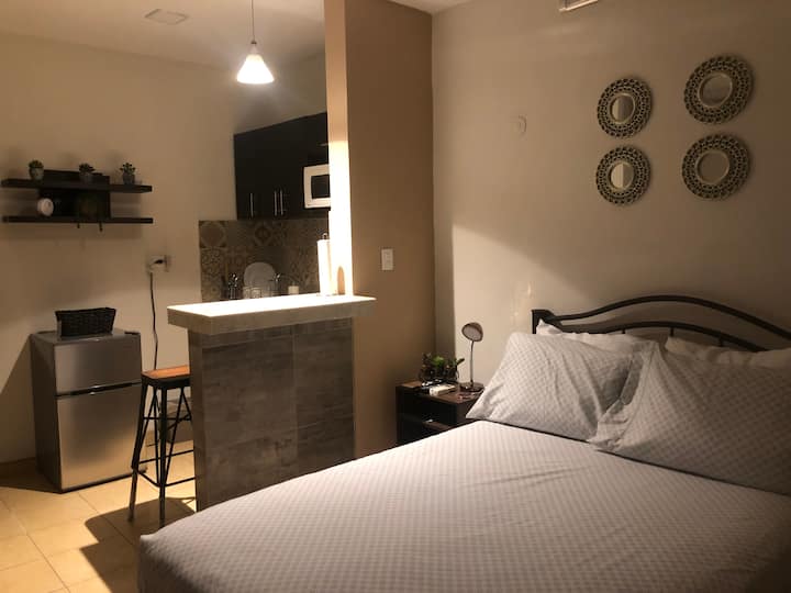 Departamento Tipo Estudio,  Recien Renovado. - ユカタン
