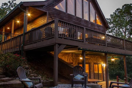 Lake Keowee Vacation Rentals & Homes - South Carolina, United States ...