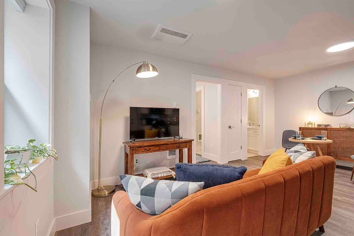 Mid-century Modern Pdx Escape - Portland, OR