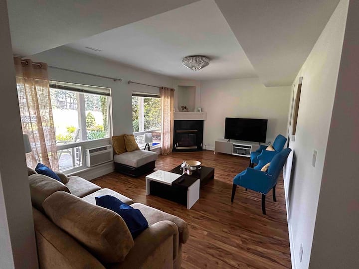 House By The Golf Course - Coquitlam