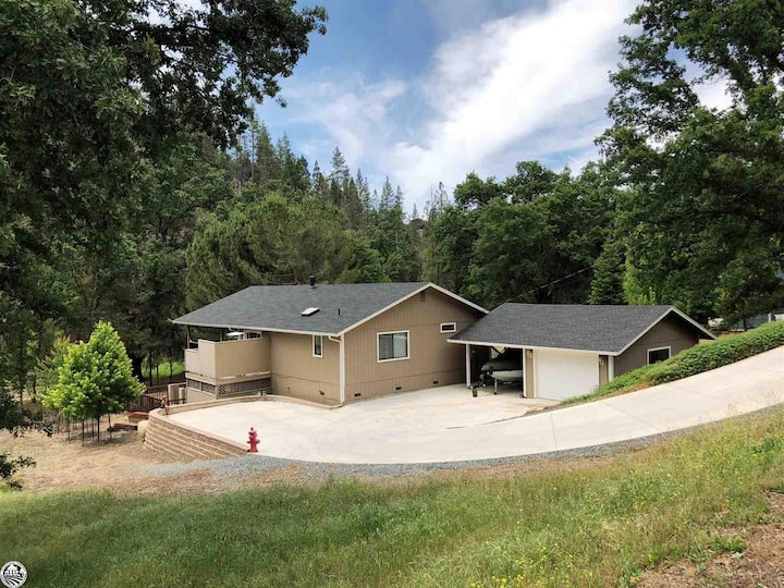 Family Fav | Yosemite | Pool Table | Creek | Wifi - Groveland, CA
