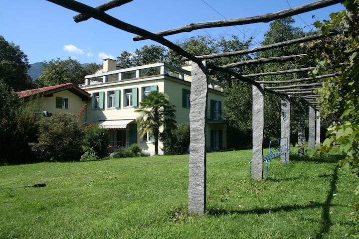Ferienwohnung Mit Riesigem Garten Und Dachterrasse - Canobbio