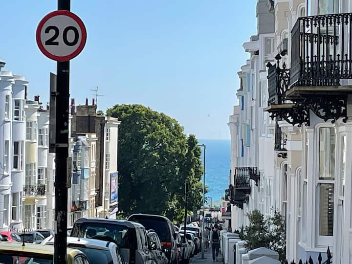 Boutique Flat With Beach At The End Of  The Road - Brighton and Hove