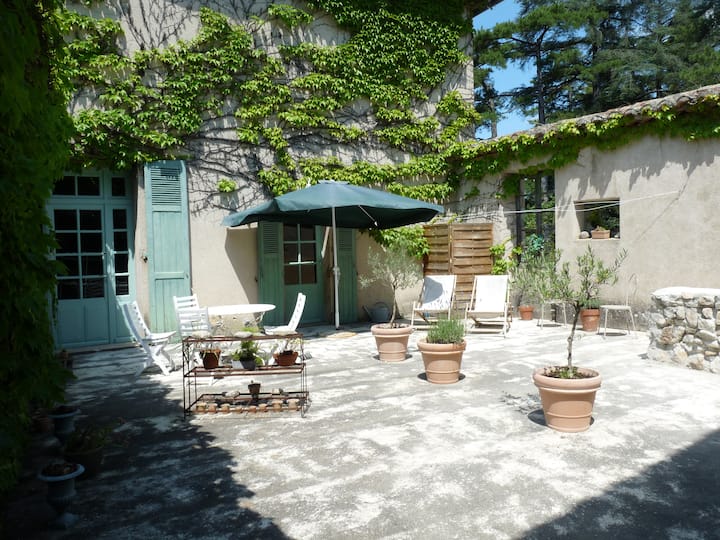 Gite  Dans Demeure Ancienne Dans Domaine Viticole. - Les Vans