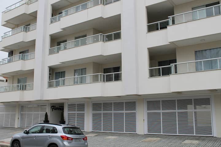 Lindo Apt, 2qts (Com Suite) Próximo Ao Mar, Bombas - Bombinhas
