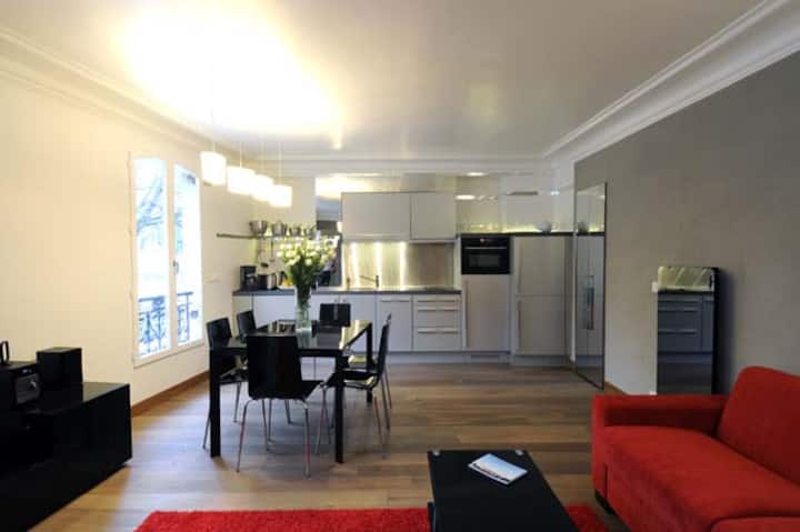 Montmartre Appartment With Extraordinary View