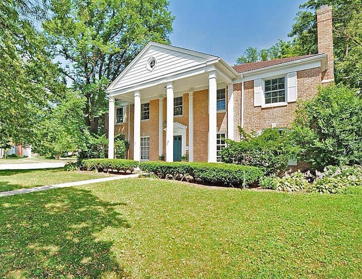 Beautiful Historic Colonial - Evanston