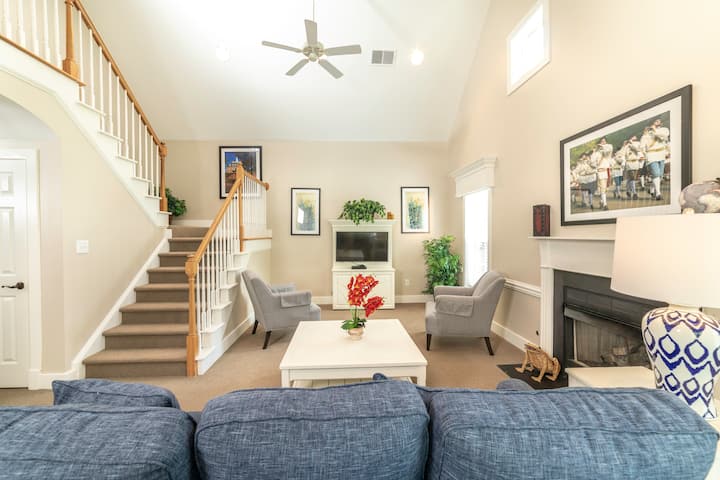 Stand Alone 3 Bedroom Cottage - Williamsburg, VA