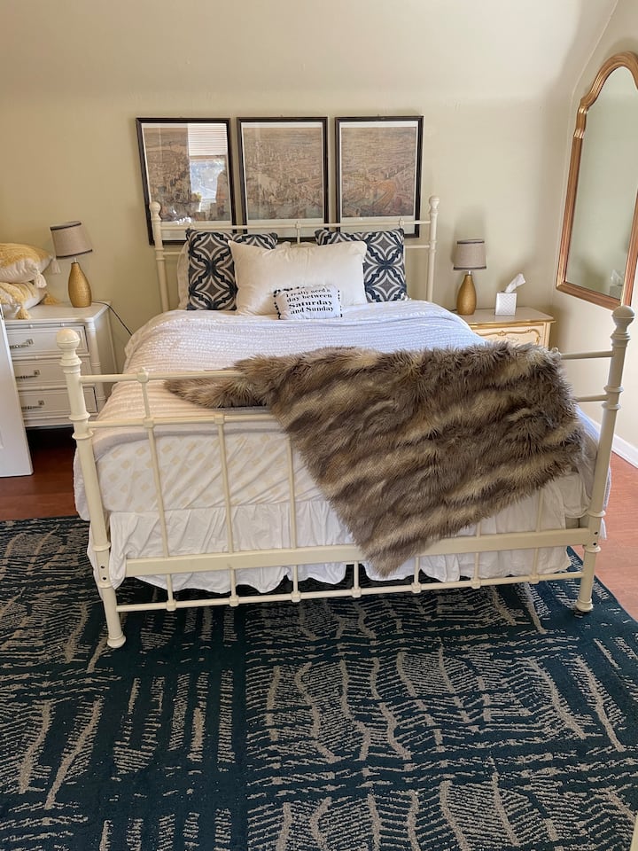 Meadowlark Lookout - Dundee, OR