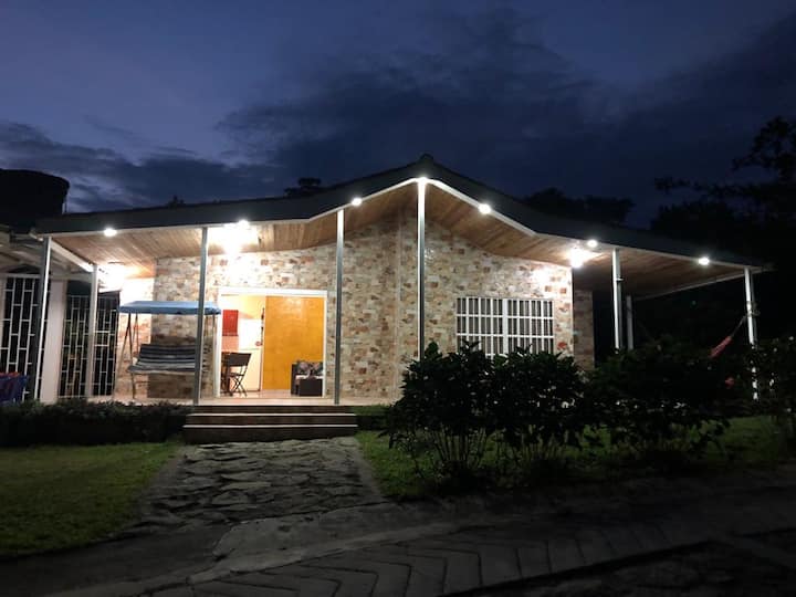 Casa Campestre Con Piscina Y Jacuzzi Múscari - Anolaima