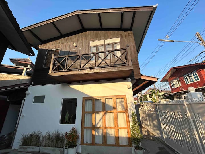 Cozy Designer Home  In Old Town (Child Friendly) - Chiang Mai