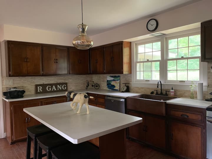 Artist’s Country Home - Peninsula, OH