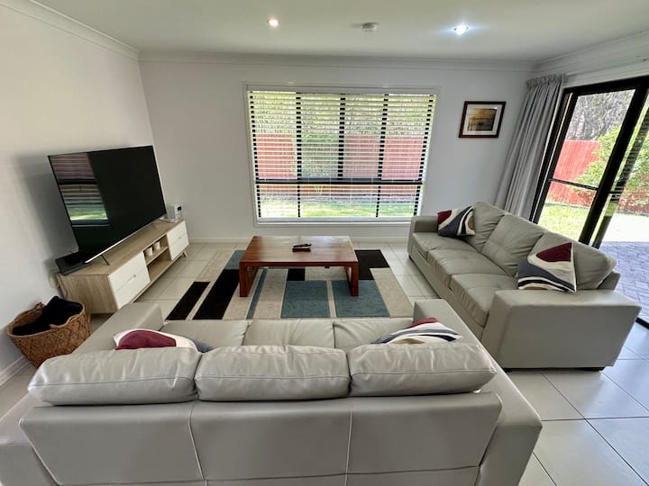 Pet Friendly Big Sandstone Point House! Bribie - Sandstone Point