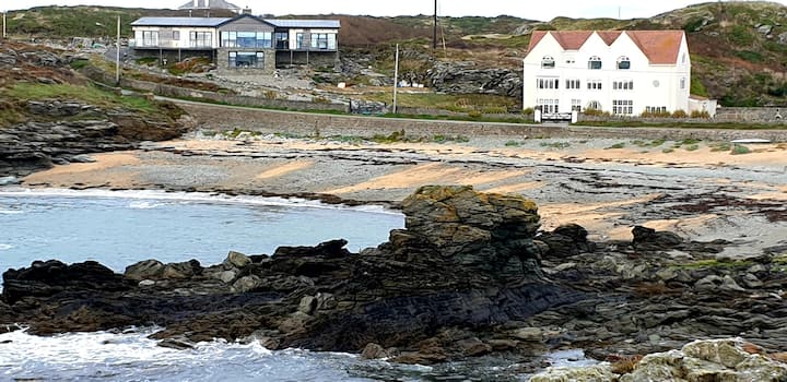 Gwynfa - Ground Floor Apartment - Sea Views - Holyhead