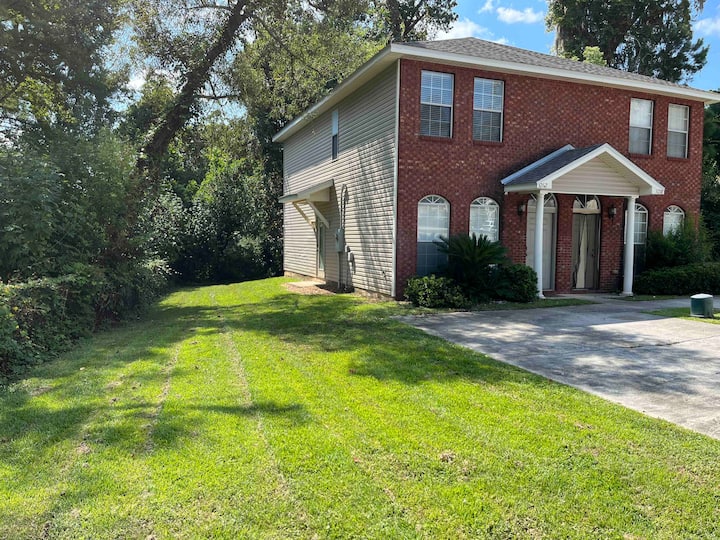 3 Bedroom 3 Bath Townhome - 탤러해시