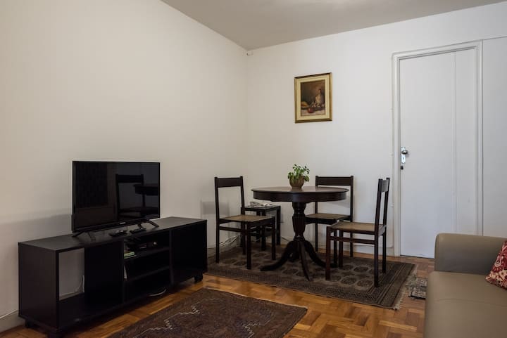 Ipanema: Amplo Apto De 1 Quarto C/ Garagem - Ipanema