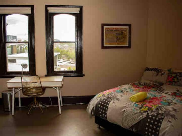 Glengarry Castle Hotel Room 10 - Sydney