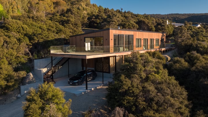 Wanaka Family Tree House - Views, Luxury, Spa - 瓦納卡