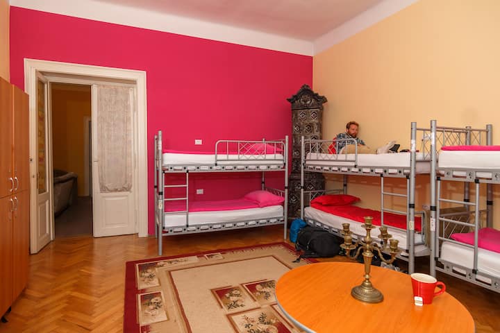 Big Livingroom With An 8 Bed And 6 Bed Dorm - Cluj-Napoca