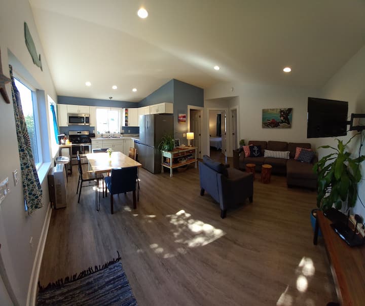 Centrally Located, 2 Bedroom, Upstairs Suite - Homer, AK