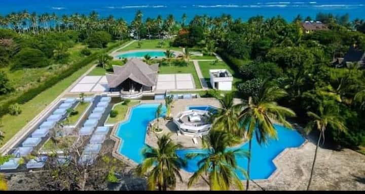 Swahili Modern Beachfront Apartment - Diani Beach