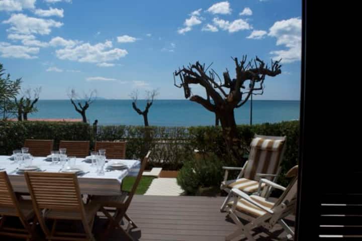 Beachfront Apartment With Garden And Panorama. - Castiglione della Pescaia