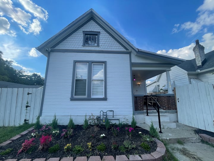 Historic 2 Bedrooms & Free Car Parking On Premises - Dayton, OH