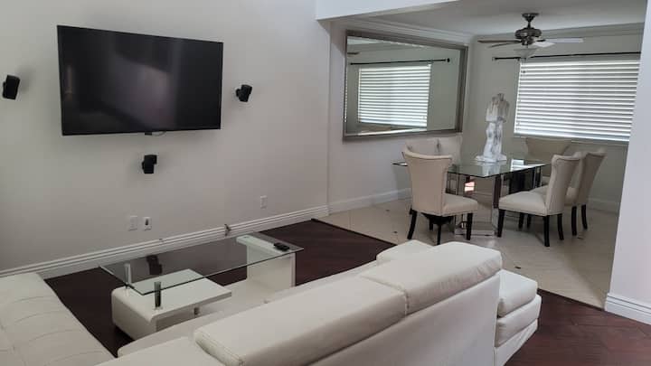 Beautiful Luxury 2 Story Home. - Fontana, CA