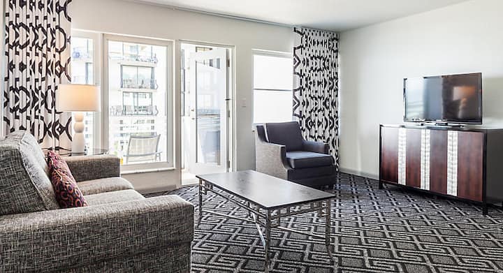 Surfside Beachfront - 1 Bedroom Apartment - Miami Beach, FL