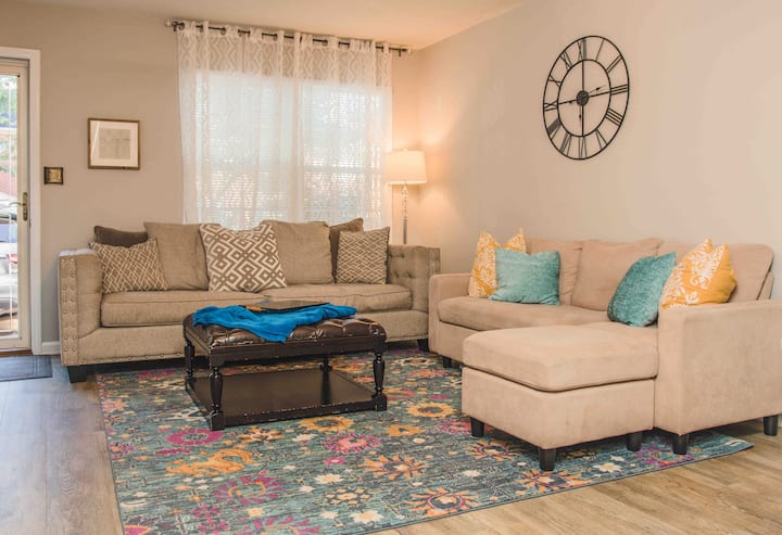 Southern Comfort: Serene 2-bedroom Townhouse - Spartanburg, SC