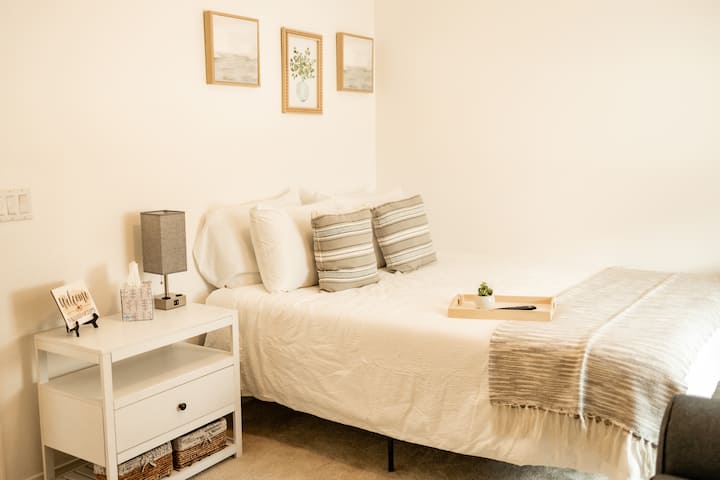 Charming Private Studio Near Dt W/washer&dryer - Riverside, CA
