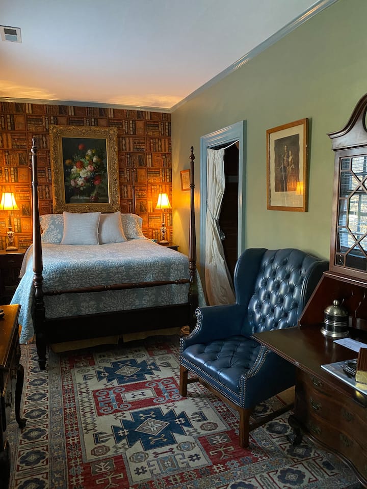 Franklin Study - Inn At 605 - Williamsburg, VA