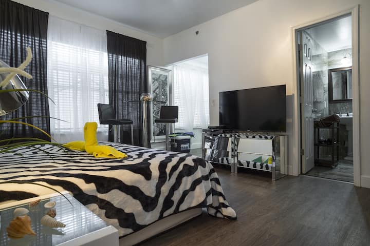 Ocean Dr. Exclusive, Lovely,great Beach Front Apt. - Miami Beach, FL