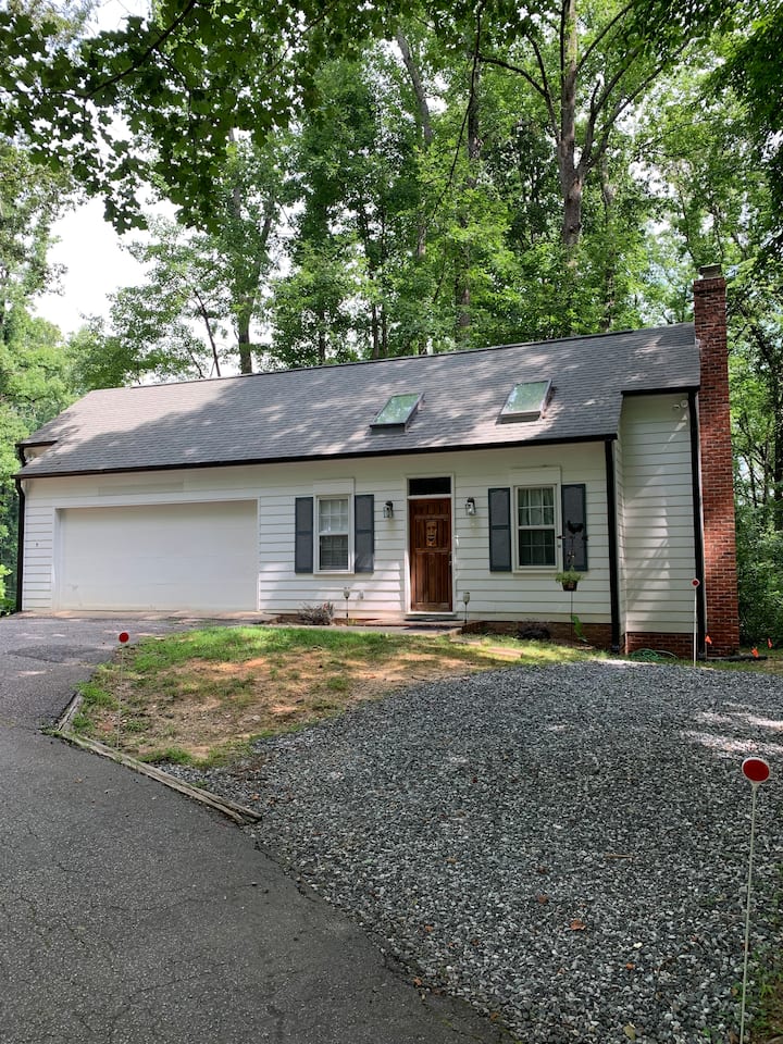 Farm House Loft Apartment - High Point, NC