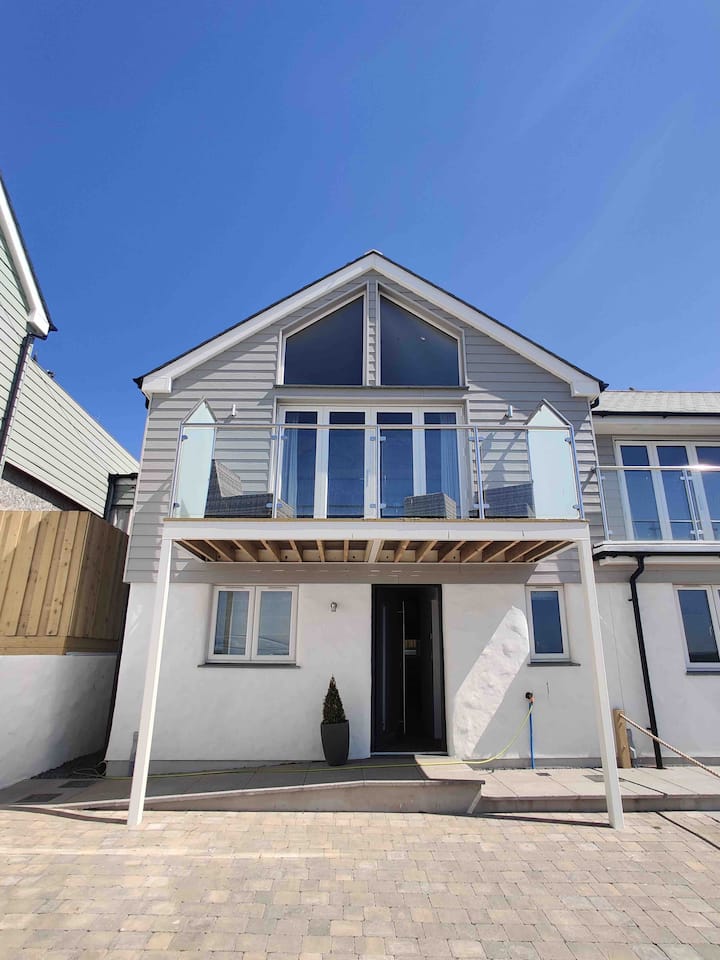 Lily's Retreat - Stunning Views - Lizard