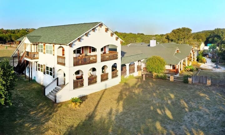 Riverview Upper, 1br/1ba, 2 Balconies, Sleeps 4 - Hunt, TX