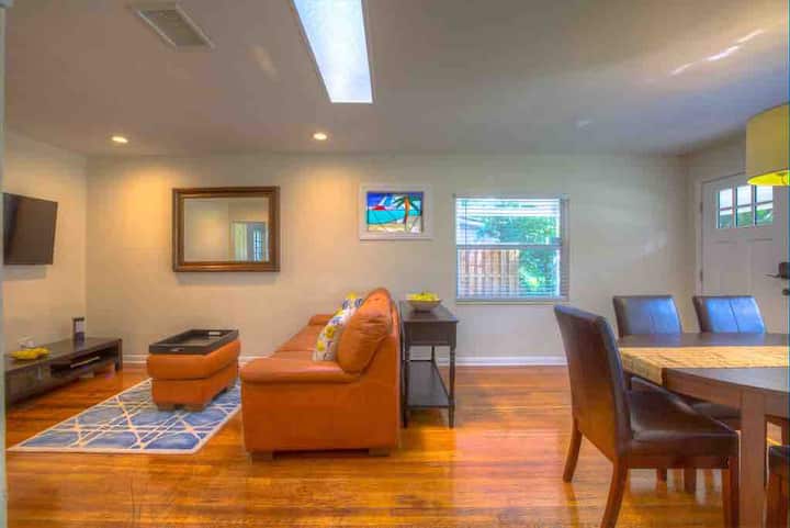 South Tampa 3 Bed 1 Bath Fenced Yard For Dogs - Tampa, FL