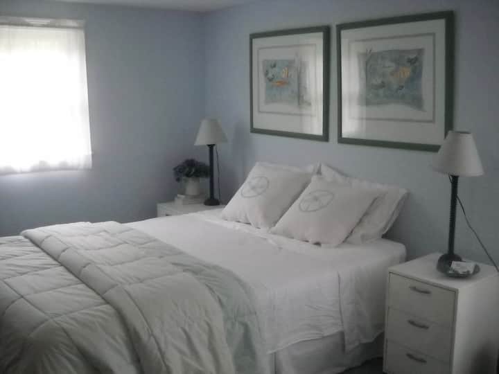 Cape Cod Cottage - Falmouth, MA