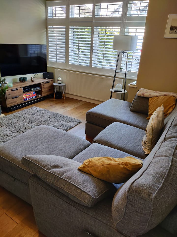 House In Wimbledon With Driveway And Garden - Epsom