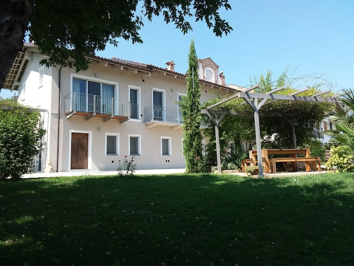 Casa Nalin, "Grilli E Stelle" - Bra
