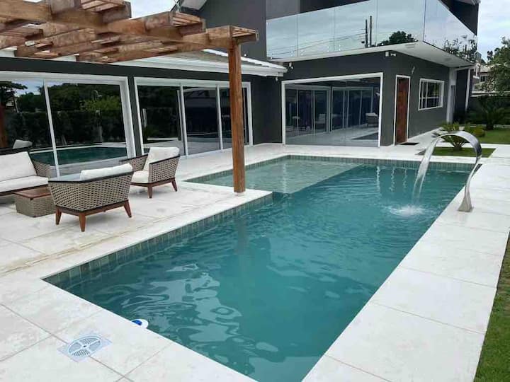 Linda Casa Em Mariscal - Bombinhas/sc - Bombinhas