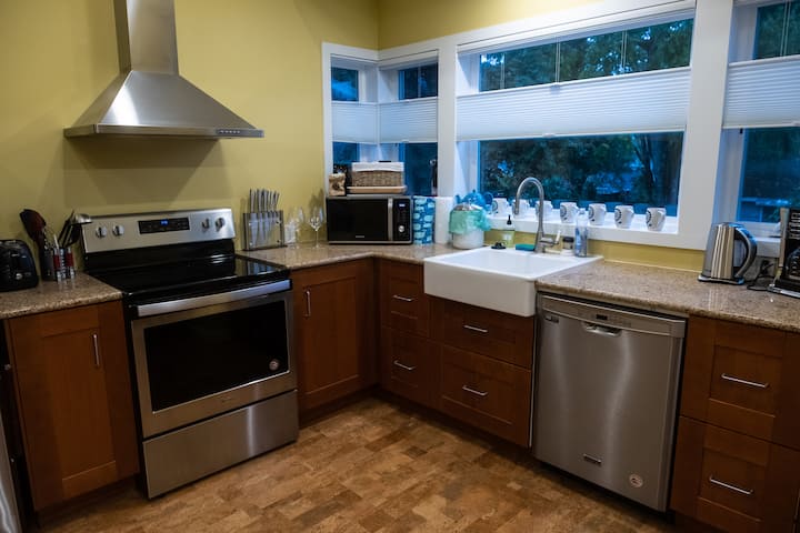 Bond Bungalow - Hawthorne Hills - Seattle