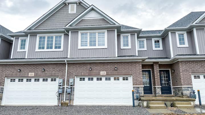 4+2 Bedroom House, Only 15 Mins From Niagara Falls - St. Catharines