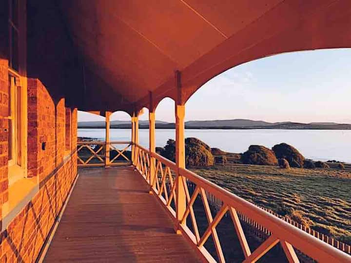 The Queenslander - Incredible Views - Sleeps 10 - Tasmania