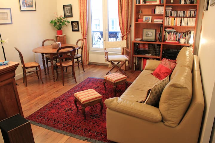 Appartement Situé Près De La Butte Montmartre - Paris