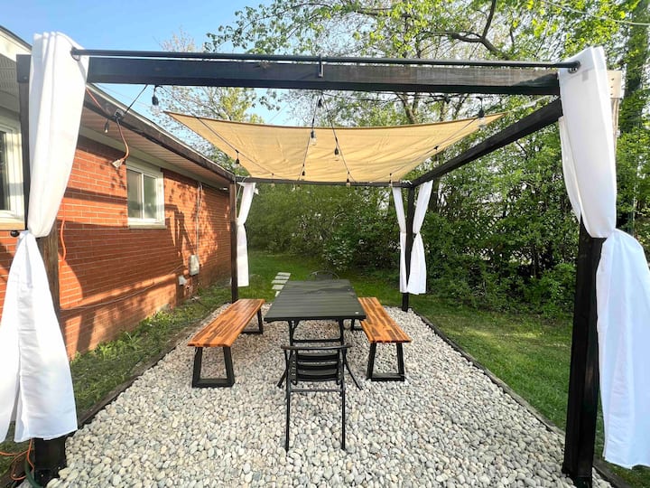 Mid Century 2bdrm 1 Mile From Big House / Downtown - Ann Arbor, MI