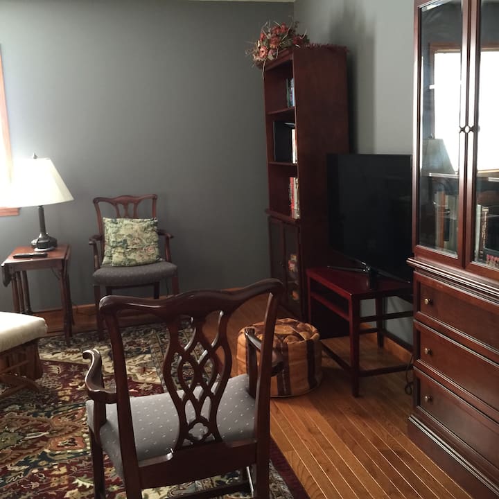 Cozy Home In Picturesque Small Town - Carrollton, IL